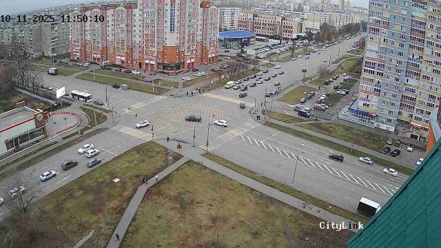 Севастопольская ул.- 70 лет Октября просп.